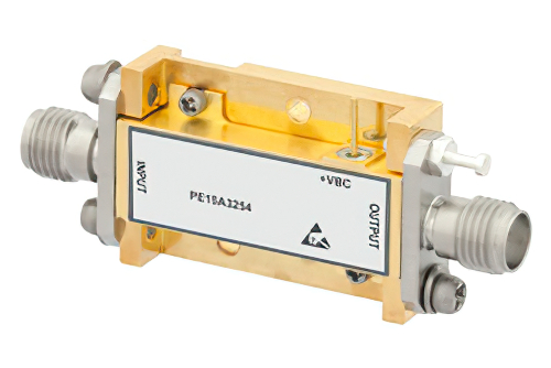 3 dB NF、20 dBm P1dB、30 MHz 〜 20 GHz、低ノイズ広帯域増幅器、15 dB ゲイン、SMA