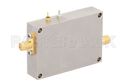 6 W P1dB、800 MHz 〜 960 MHz、大電力増幅器、30 dB ゲイン、50 dBm IP3、3 dB NF、SMA