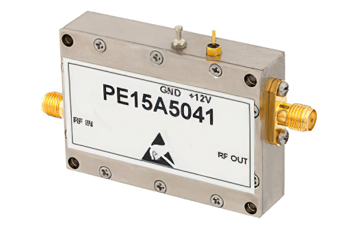 6 W P1dB、800 MHz 〜 960 MHz、大電力増幅器、37 dB ゲイン、50 dBm IP3、3 dB NF、SMA