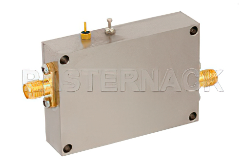 6 W P1dB、800 MHz 〜 960 MHz、大電力増幅器、37 dB ゲイン、50 dBm IP3、3 dB NF、SMA